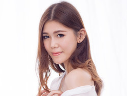 轻柔的衣_Deyn_Z-站酷ZCOOL