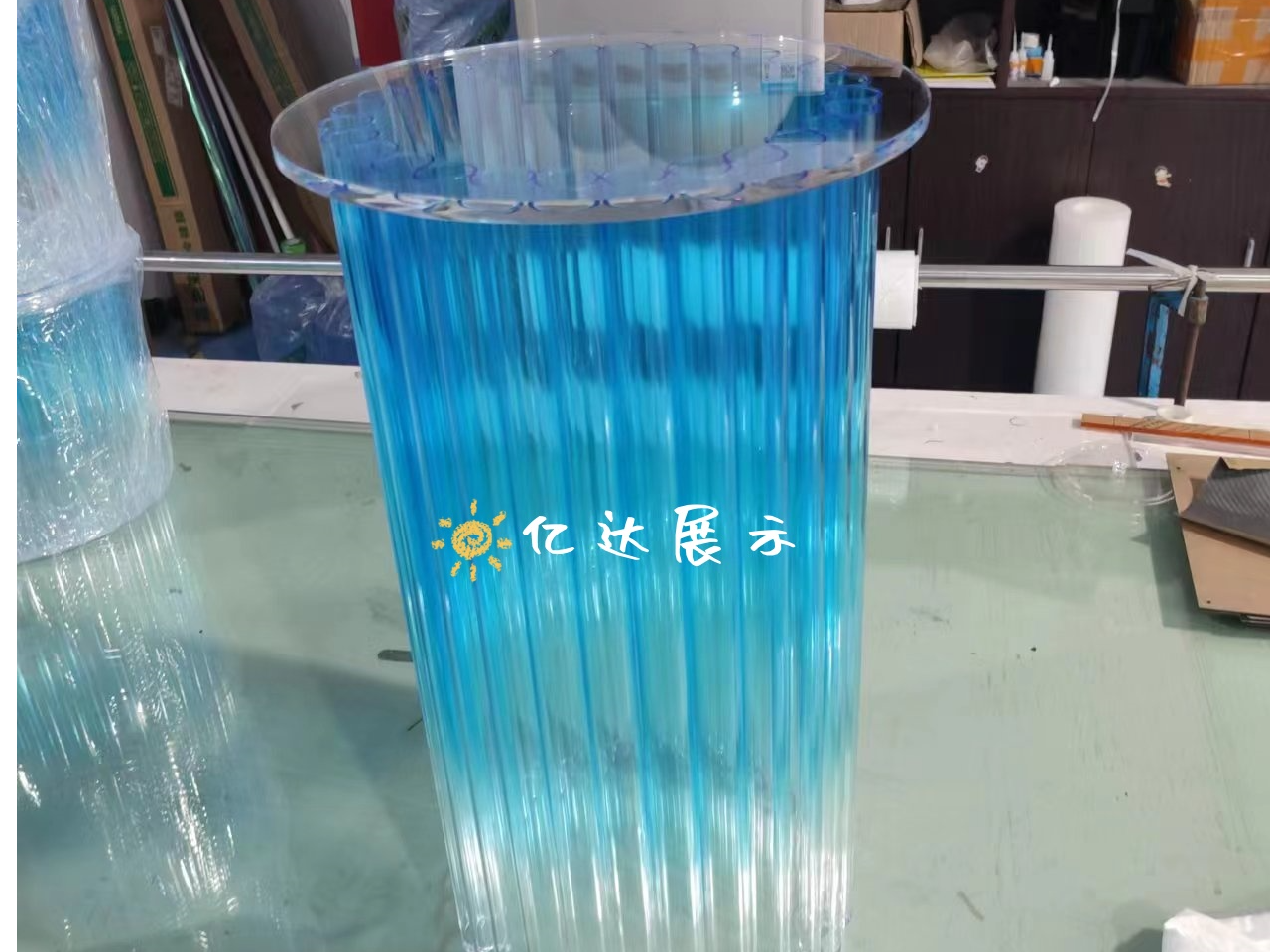 亚克力渐变小桌子_亿达展示YAKELI-站酷ZCOOL