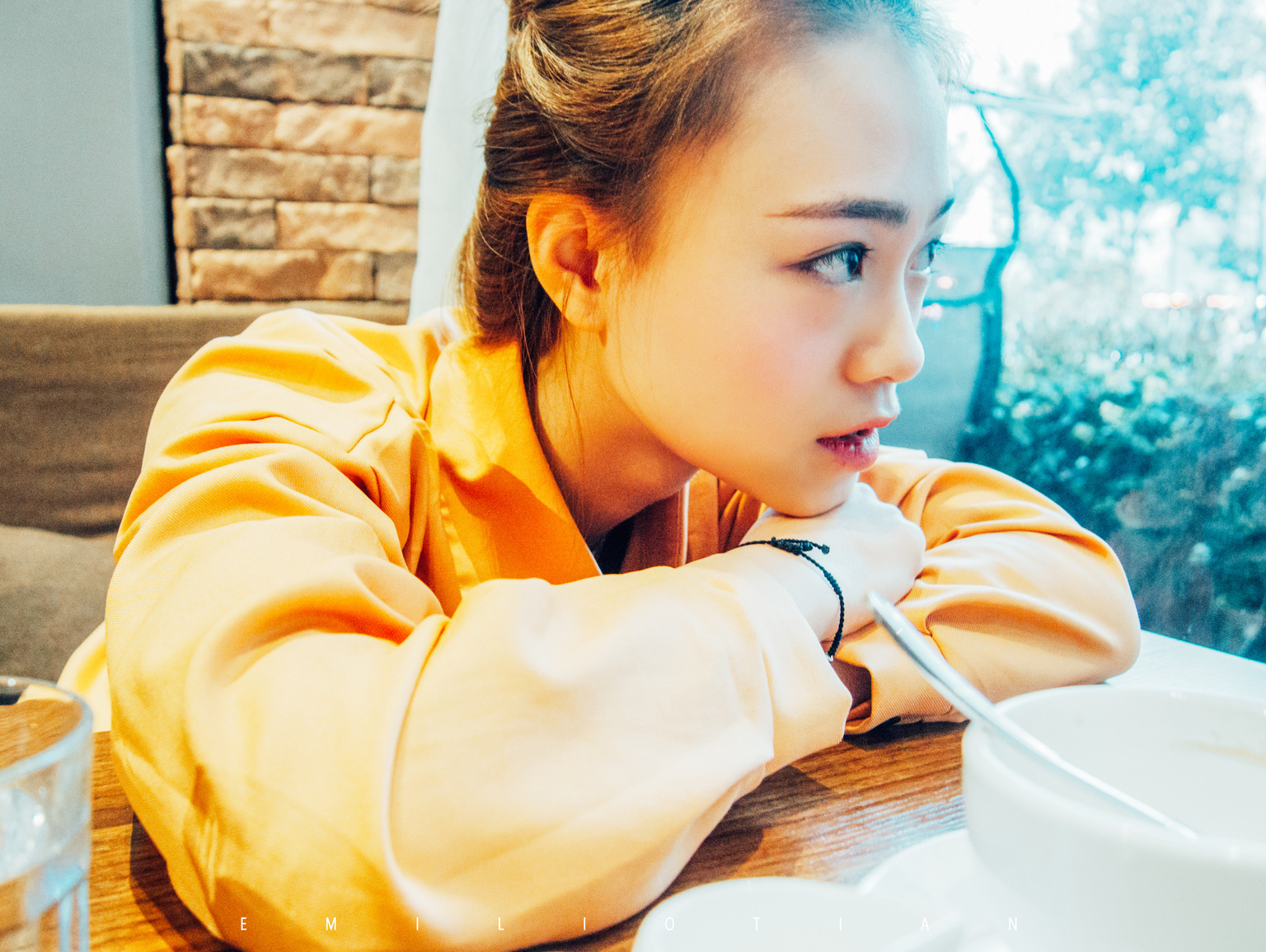 周末闲暇一杯咖啡一本书，_TIAN_壘-站酷ZCOOL