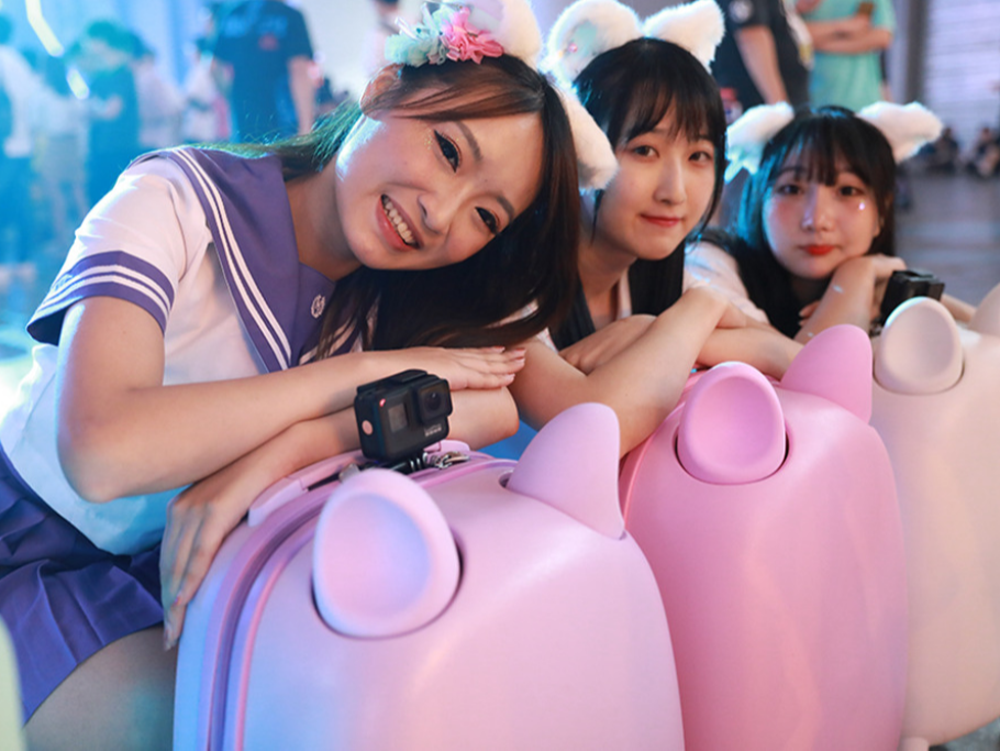 Fravel智能行李箱-结构设计/外观设计_洛可可咨询设计-站酷ZCOOL