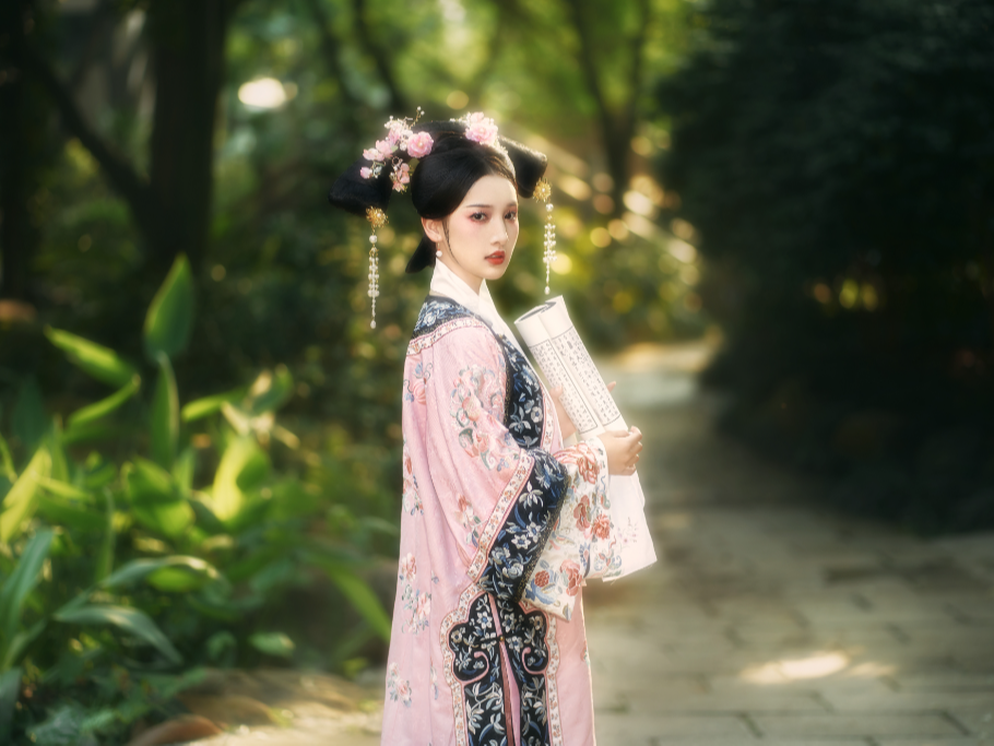 清宫复古旗装_斓曦1818-站酷ZCOOL