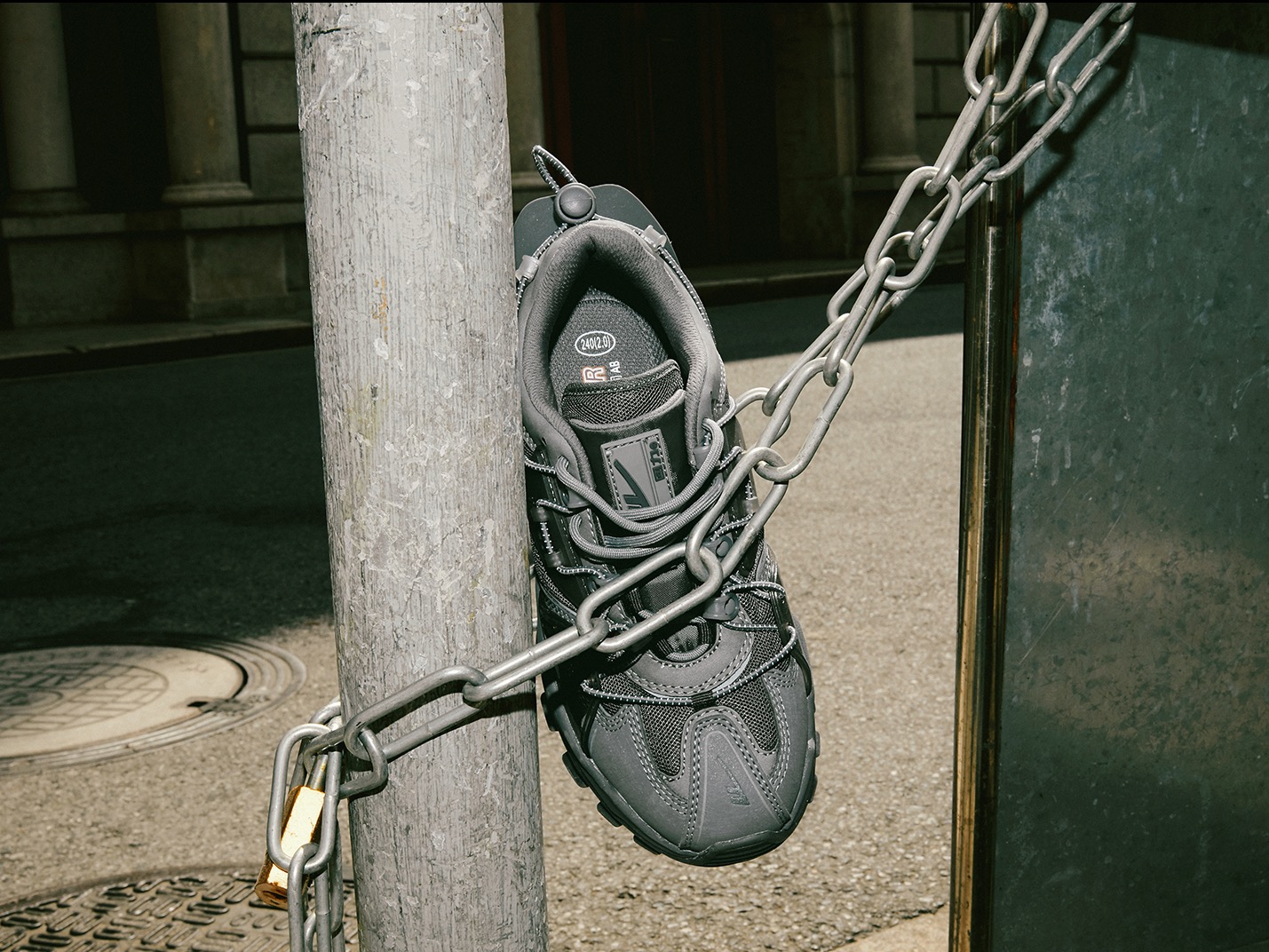 鞋子创意图 回力静物图 外景拍摄_UDSTUDIO摄影公司-站酷ZCOOL