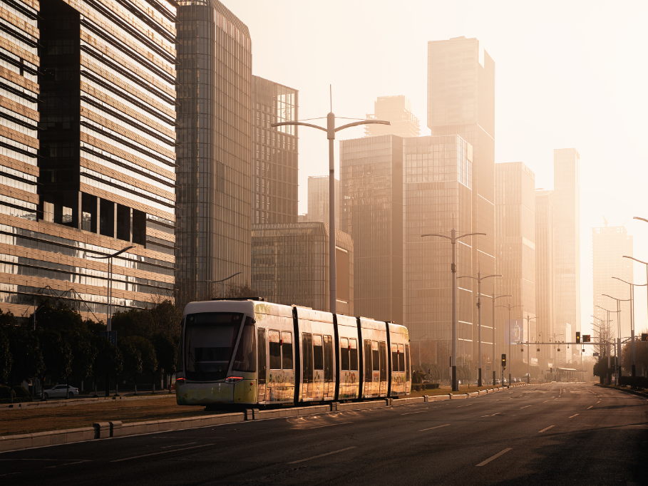 夕阳下的城市有轨电车_航程新起点-站酷ZCOOL