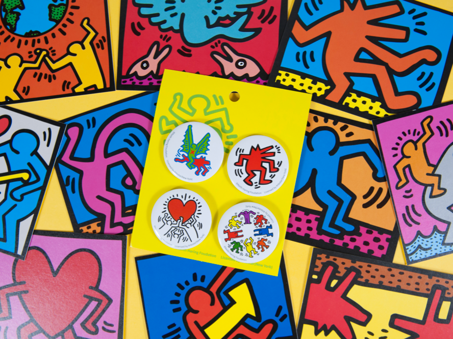 文创产品摄影——凯斯·哈林(Keith Haring）徽章_奥斯曼闪闪-站酷ZCOOL