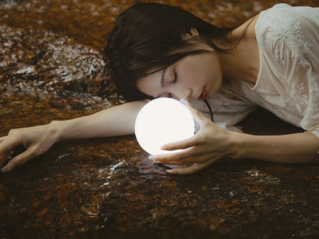 小白和月亮_Aqi阿柒-站酷ZCOOL