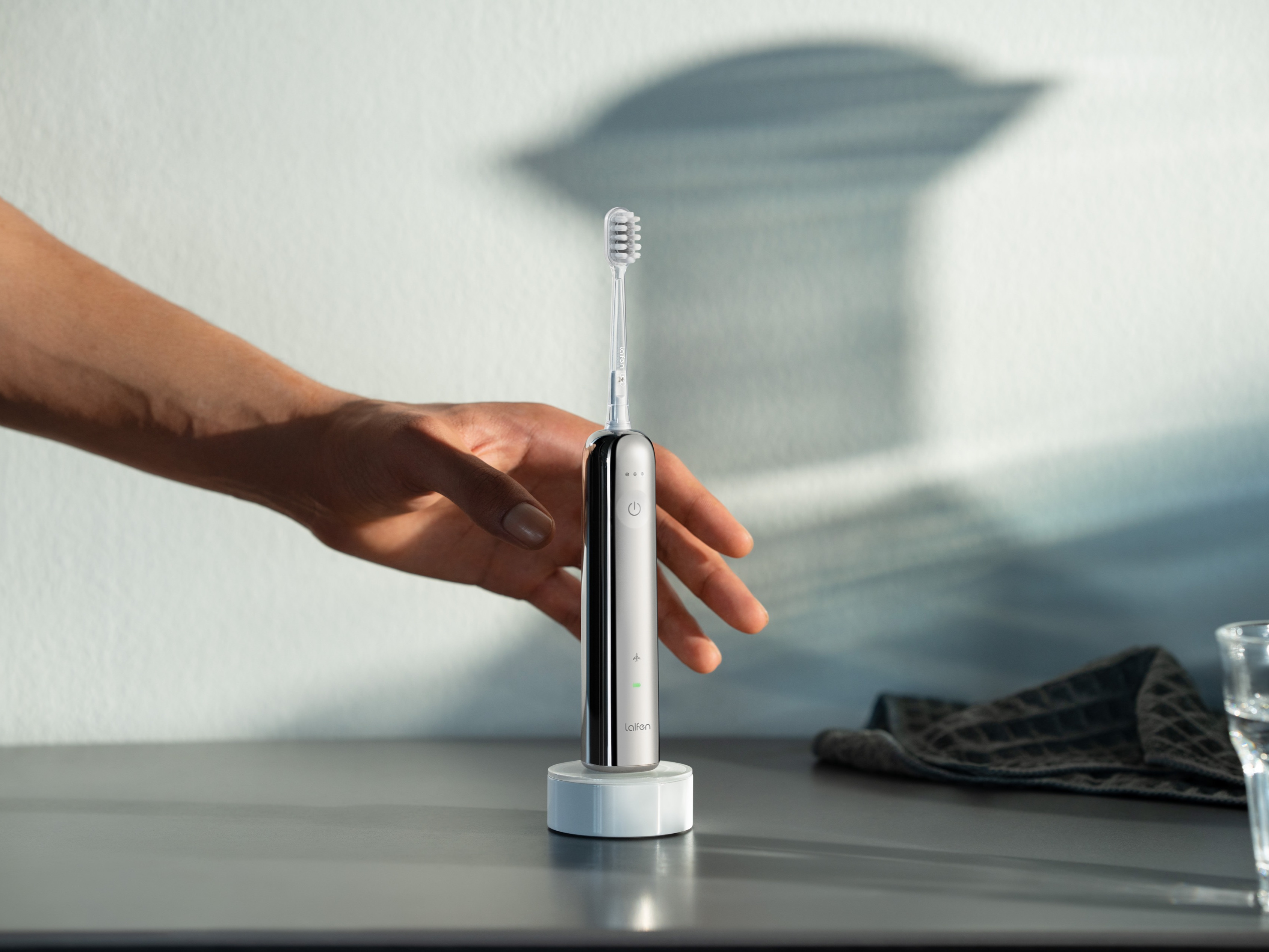 Laifen徕芬扫振电动牙刷 | 生活场景Part3_MoraHuang-站酷ZCOOL
