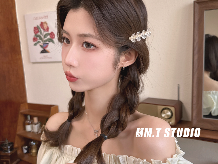 发饰模特图ins网红风基地场景拍摄_麦图商业摄影-站酷ZCOOL