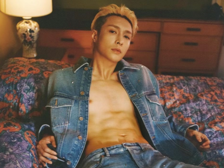 张艺兴 ️GLASS MAN UK 2022 Winter Issue_摄影师刘杨-站酷ZCOOL