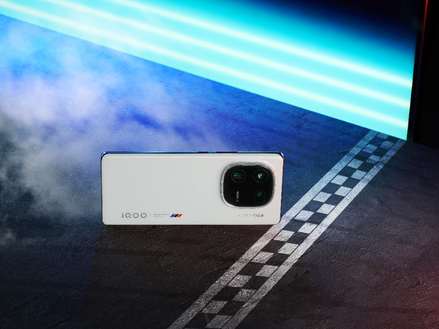 IQOO12 赛道版_鱼尾蜂-站酷ZCOOL