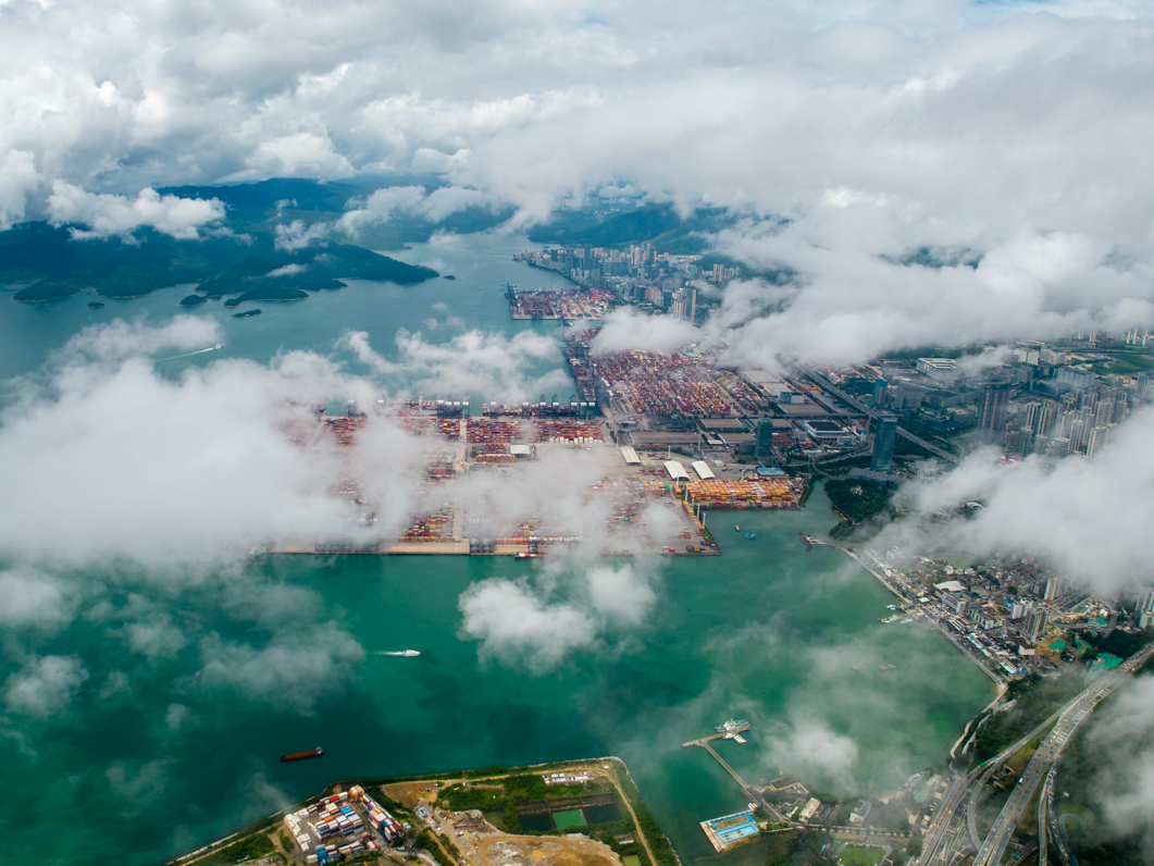 航拍深圳盐田港云海_龙啸奇遇记-站酷ZCOOL