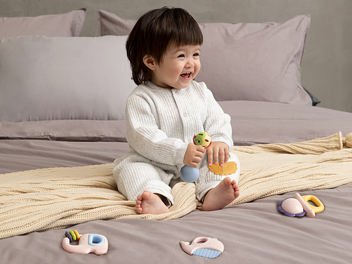 玩具摇铃｜视觉策划拍摄设计babycare_魔魔方-站酷ZCOOL