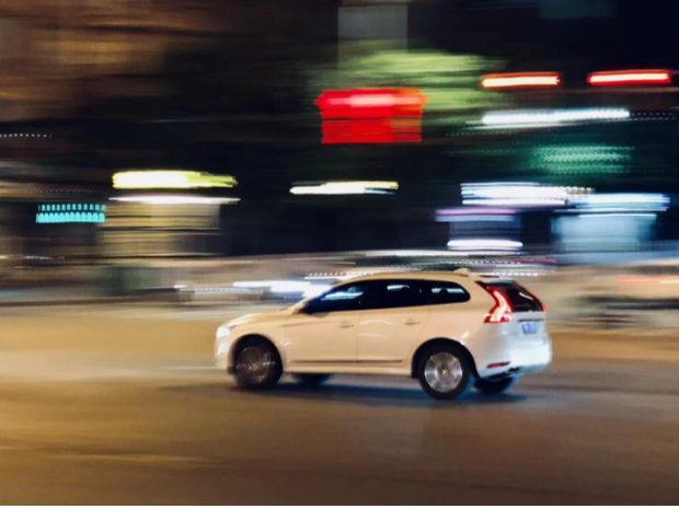 街头夜景汽车拖影_WUHAOKUN-站酷ZCOOL