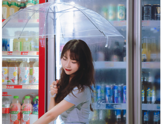 模特说请我喝 红牛 _R豆妞摄影-站酷ZCOOL