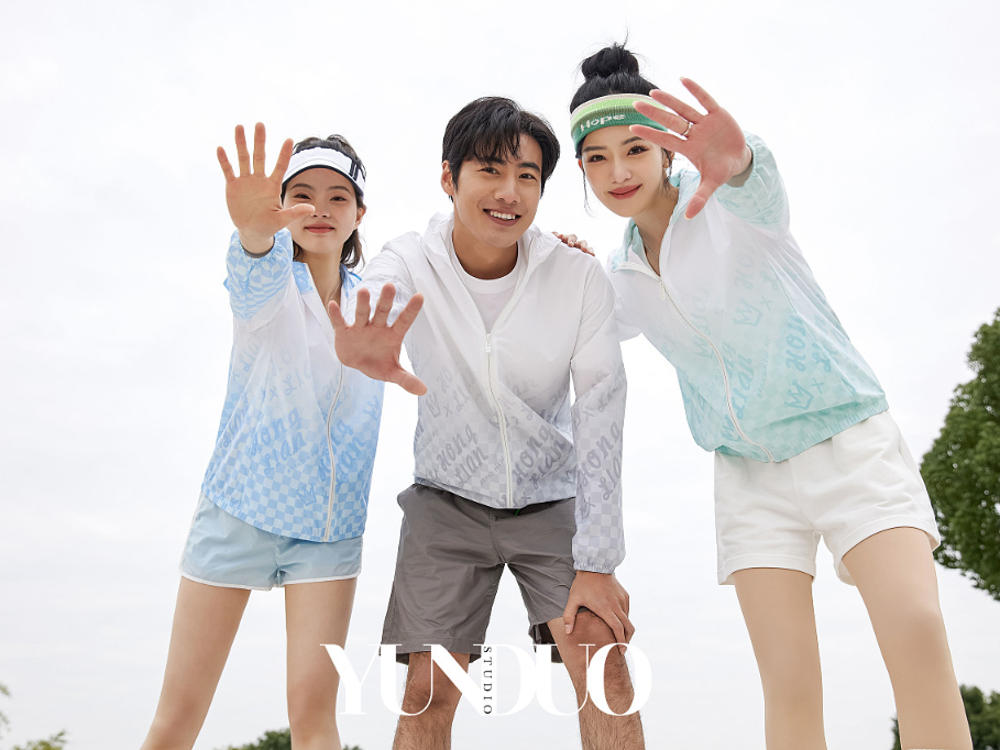 伫衣凉风森林 防晒衫 防晒衣_陨朵商拍小助理-站酷ZCOOL