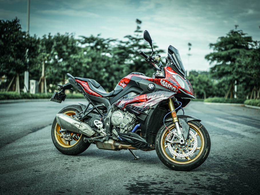 宝马BMW-S1000XR漫威电影毒液杀戮屠杀定制涂装_虎将贴花-站酷ZCOOL