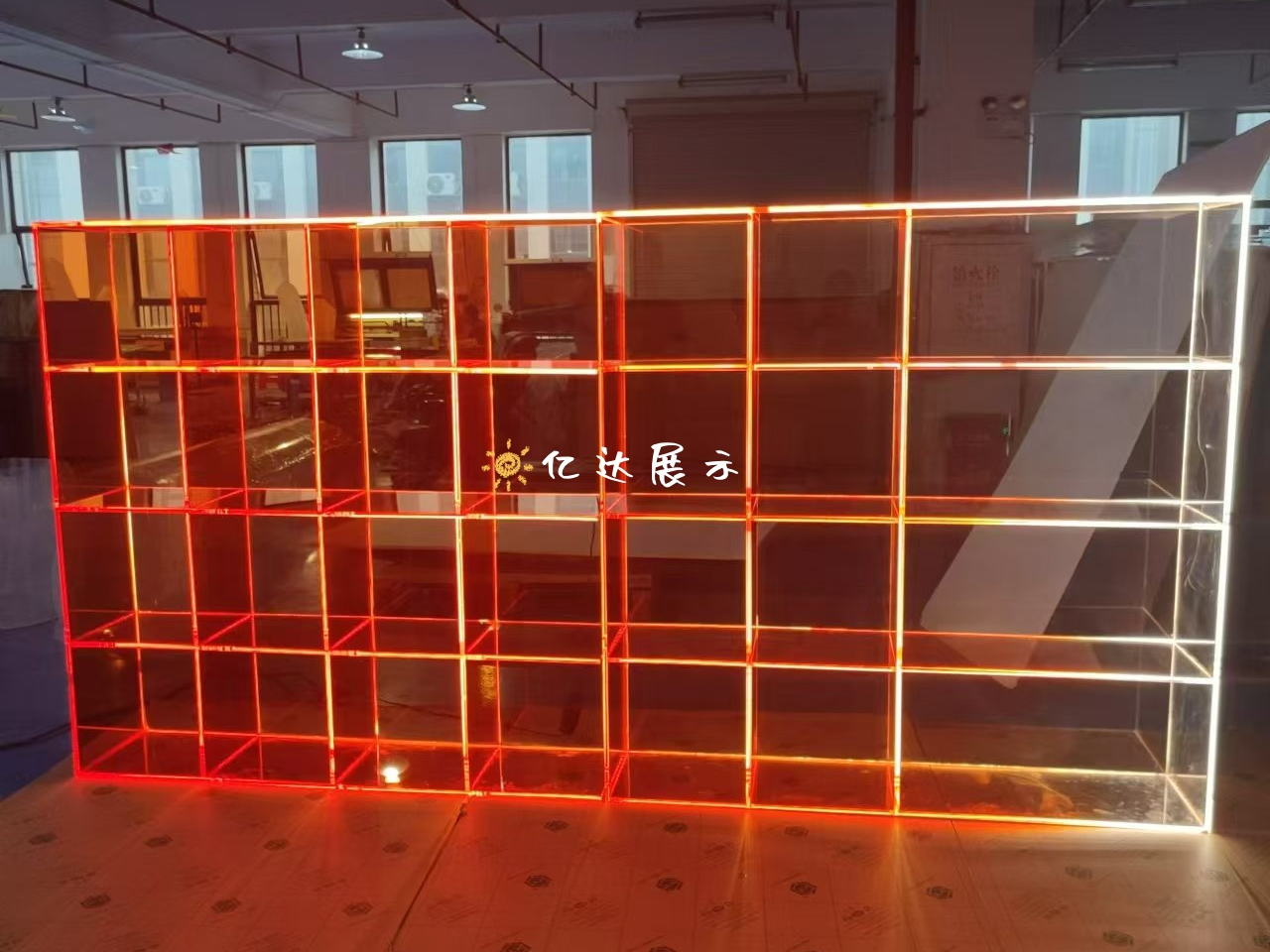 亚克力渐变发光展示柜_亿达展示YAKELI-站酷ZCOOL