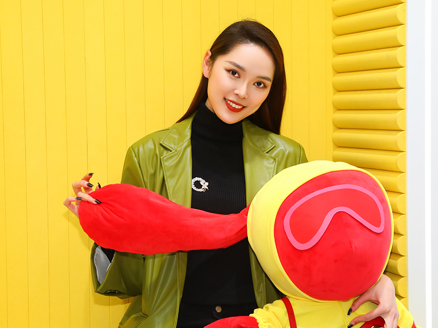 拍了一个模特小姐姐 饰品模特 人像_广州小韩-站酷ZCOOL