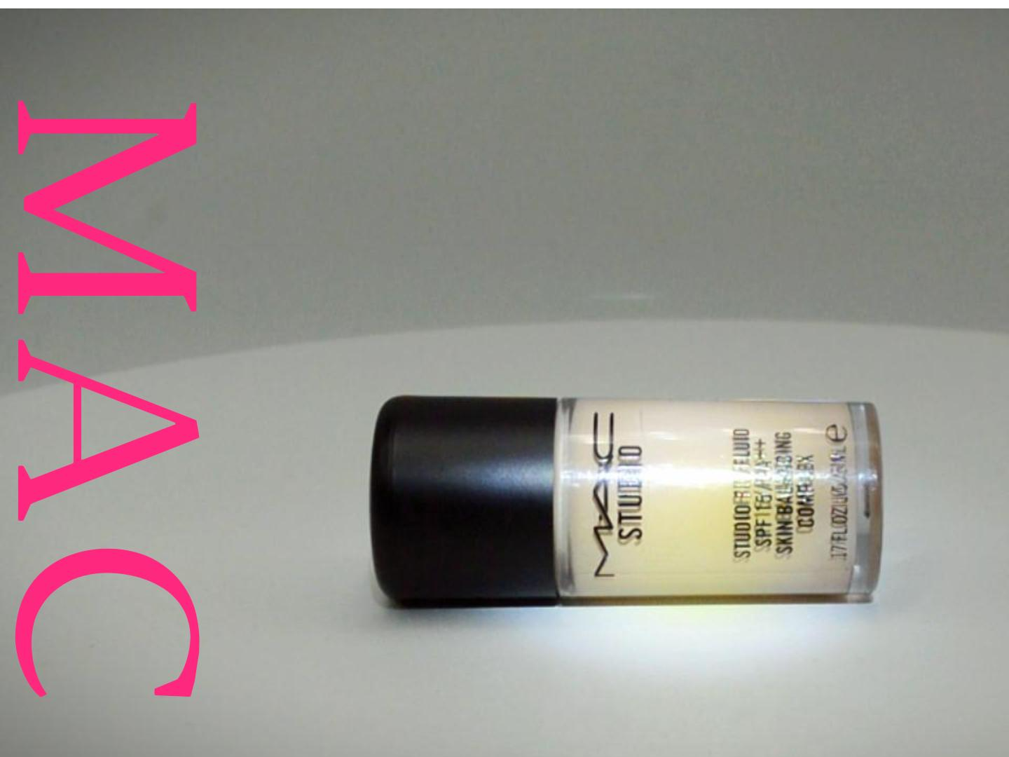 MAC小样粉底液_小梅摄影剪辑-站酷ZCOOL