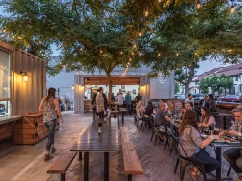 好拍好逛好吃，【Roost】集装箱美食街_HUJI互集-站酷ZCOOL