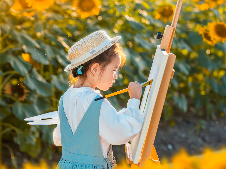 向日葵的花香是橡皮擦的味道_翩翩_peng-站酷ZCOOL
