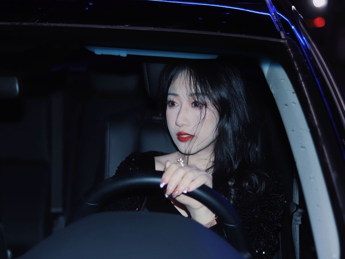 车内夜景人像_维妮vine-站酷ZCOOL