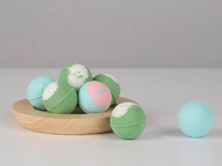 足浴泡澡球_玲玲ccl-站酷ZCOOL