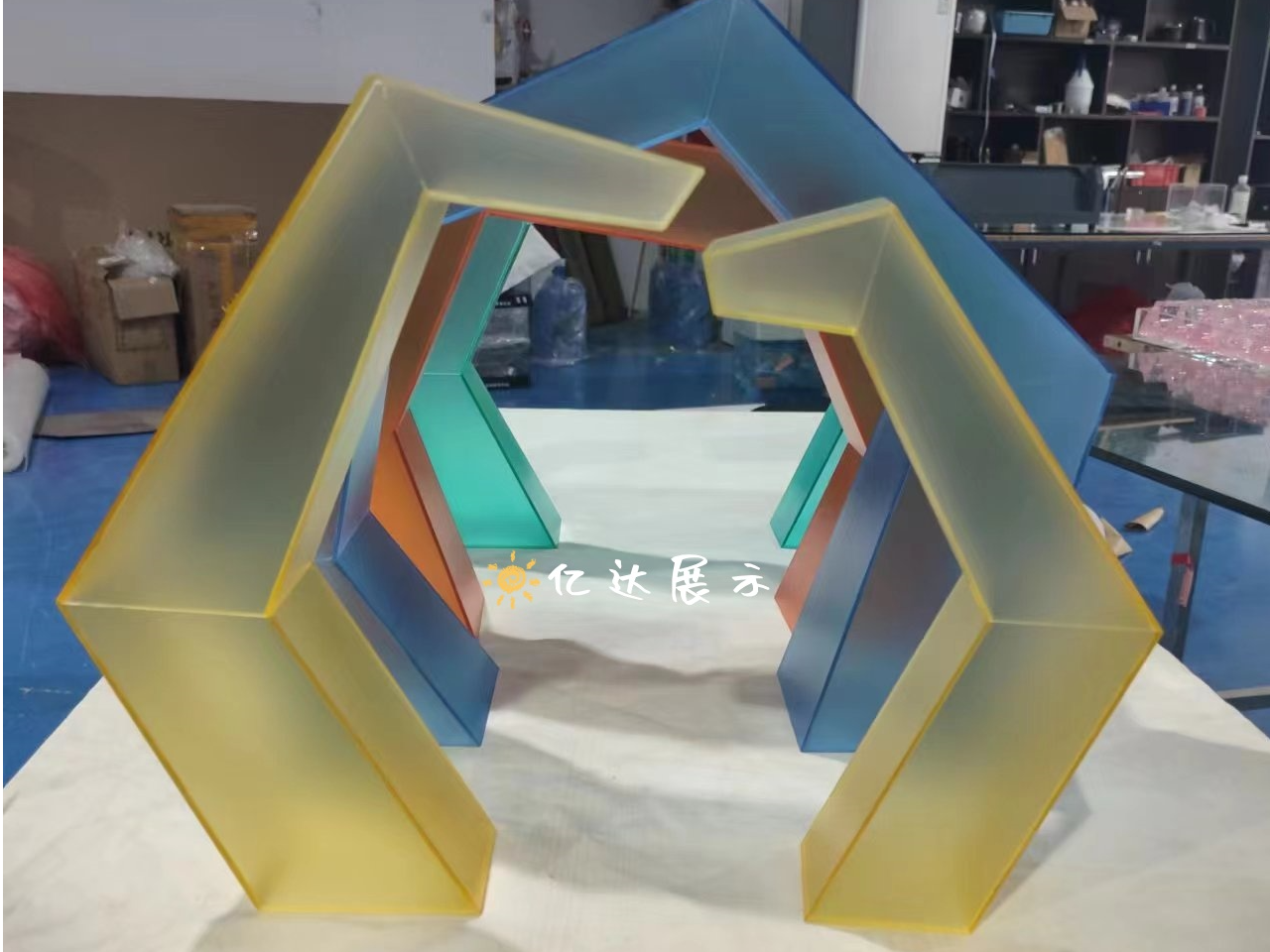 亚克力装置_亿达展示YAKELI-站酷ZCOOL