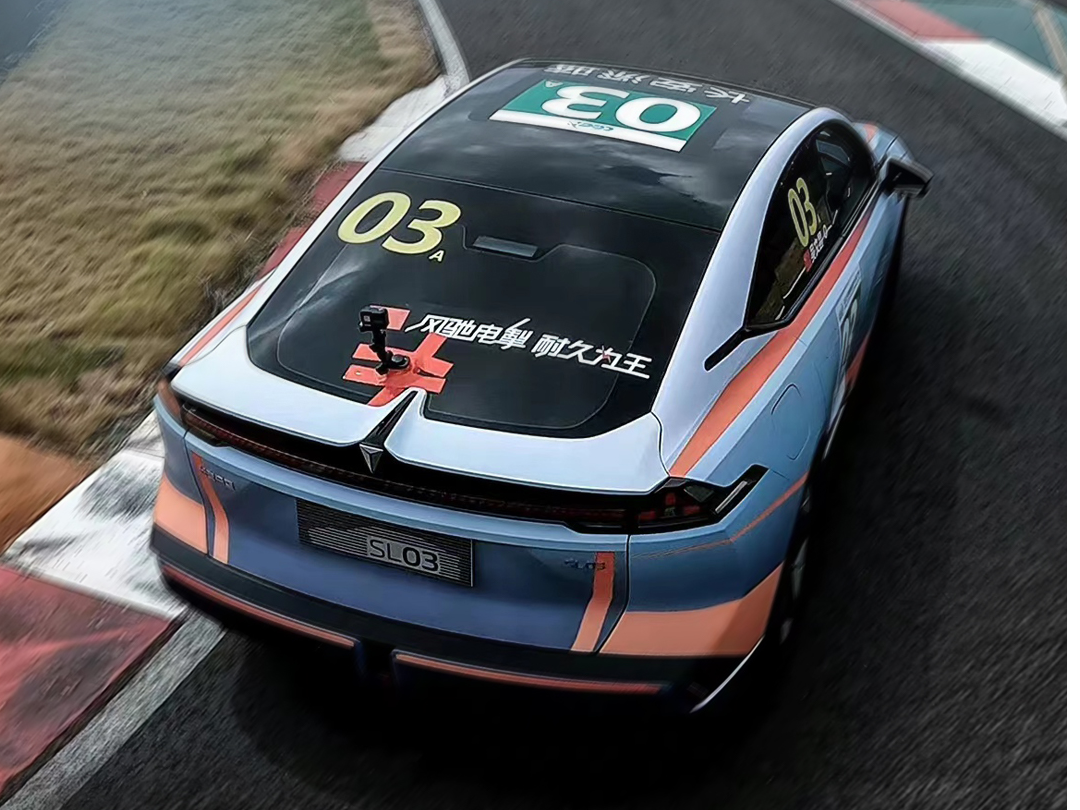 深蓝汽车SL03竞速大赛海报_在路上ontheway-站酷ZCOOL