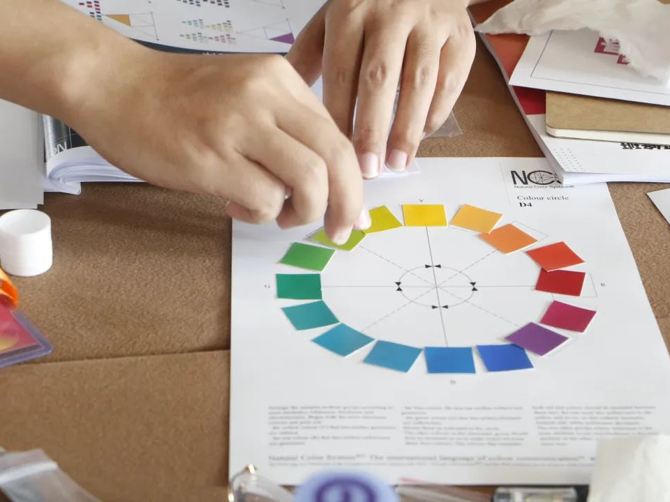 从“自悟”到“自救”，她们是如何成功转型成CMF设计师的？_CMF设计军团-站酷ZCOOL