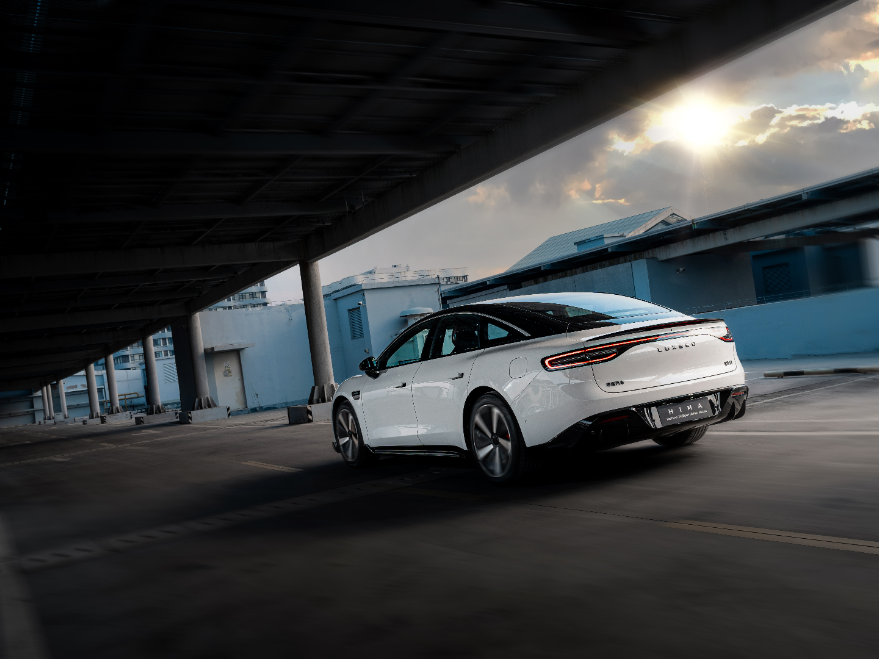 汽车摄影 | 华为智界S7_王洋YOUNG-站酷ZCOOL