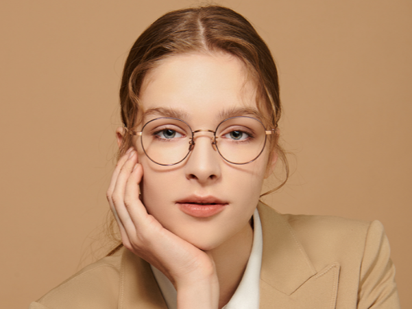 眼镜模特摄影 | BUTBTEEY 飞视觉FLY VISION_千予小师姐-站酷ZCOOL