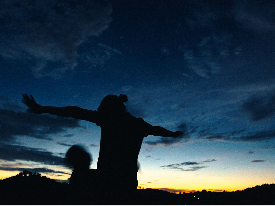 翱翔于空，落日剪影 | 摄影_笠_yuli-站酷ZCOOL