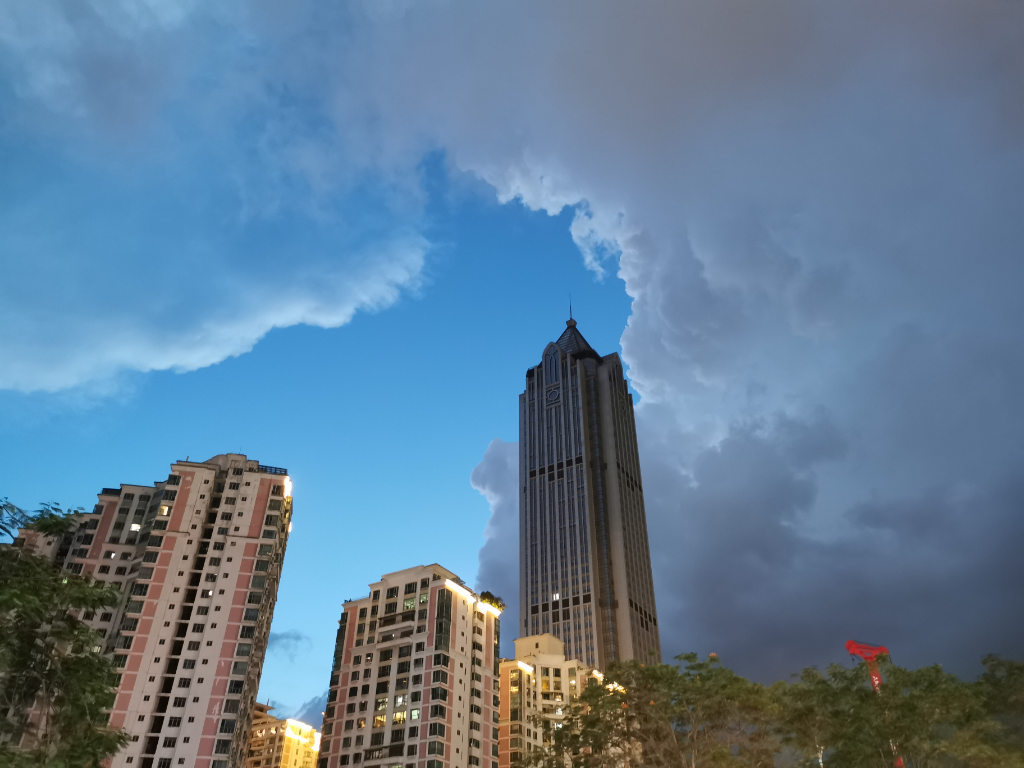 乌云半遮天空_酥鱼出品-站酷ZCOOL