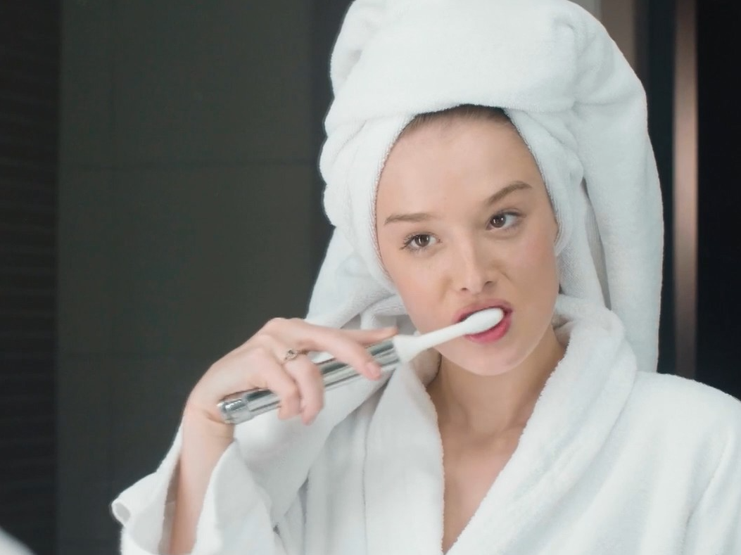 随身电动牙刷海外广告_OinMedia-站酷ZCOOL