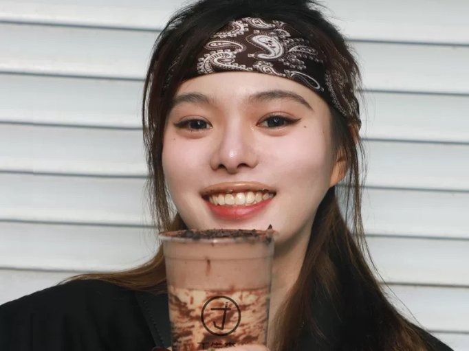 阿华“甜”，把快乐喝进嘴里~_咸鱼bo-站酷ZCOOL