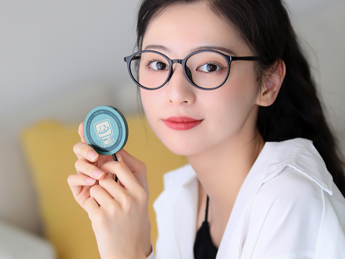 魅族妙磁充电器人物美图_啪咔文化传播-站酷ZCOOL