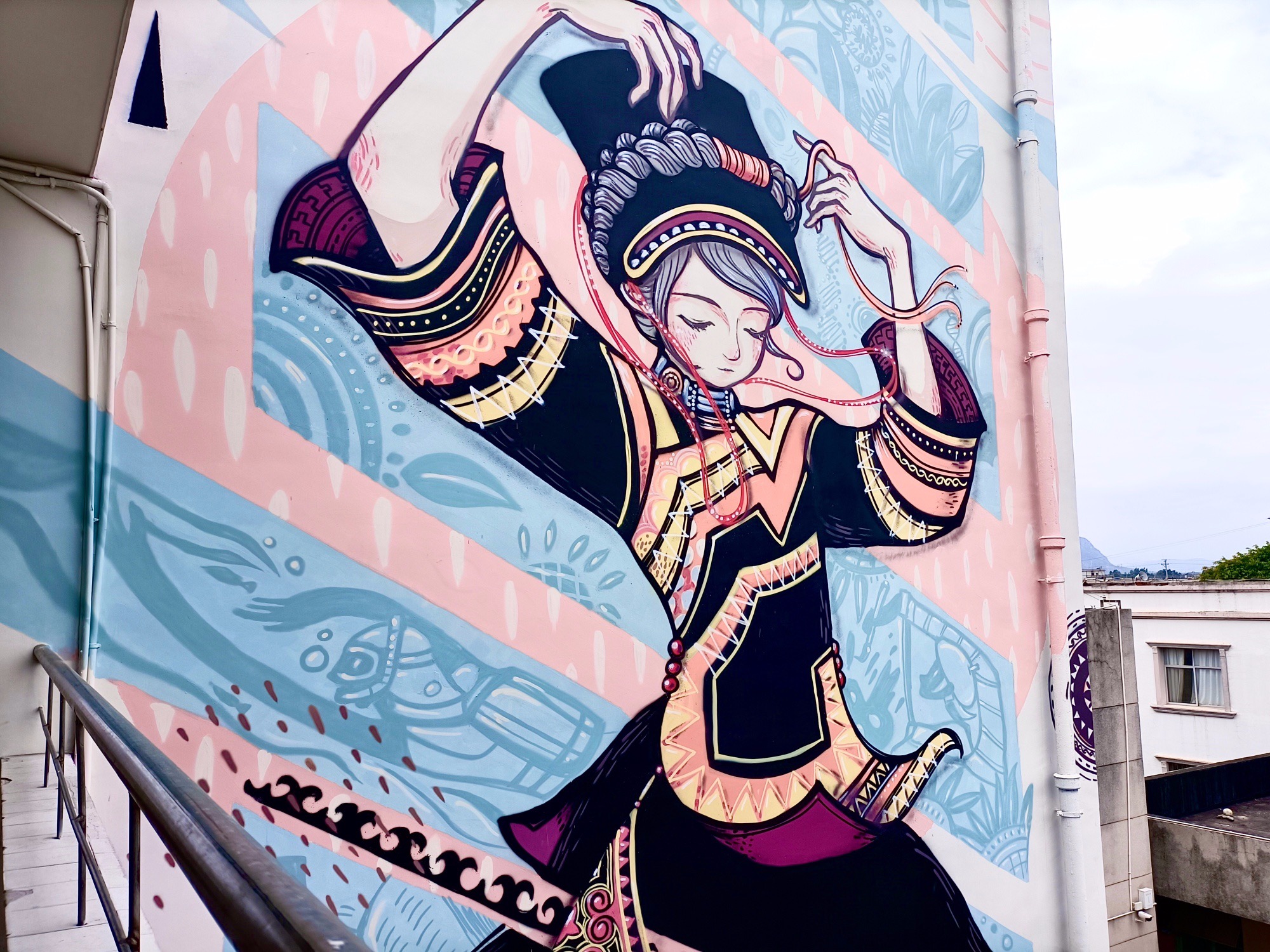 大墙涂鸦《祈福少女系列——彝族少女》_TinG_米小央-站酷ZCOOL