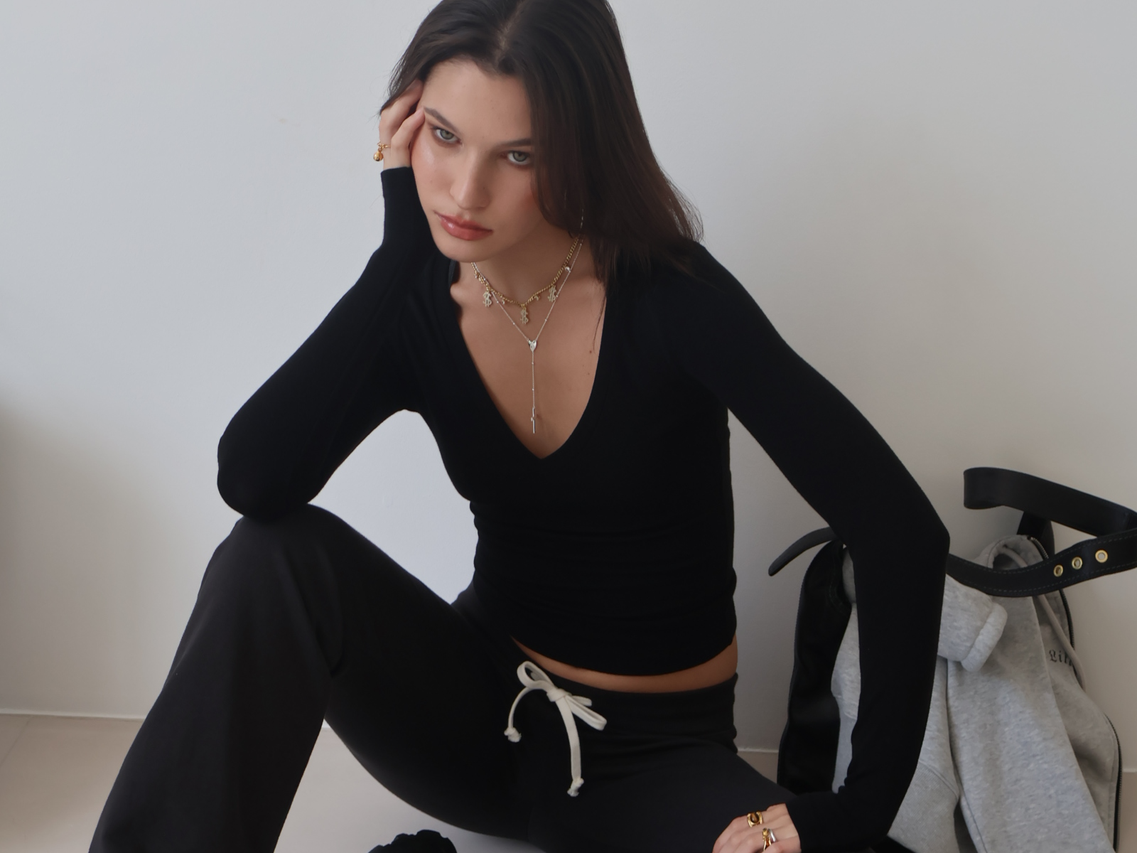 一组小麦色模特松弛感照片_SKYmodels-站酷ZCOOL