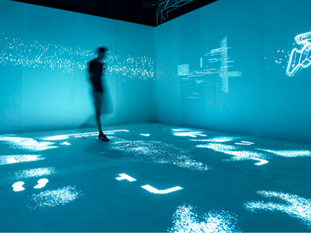 展厅设计中折幕投影互动装置对信息的传递有何特殊效果？_振邦视界-站酷ZCOOL