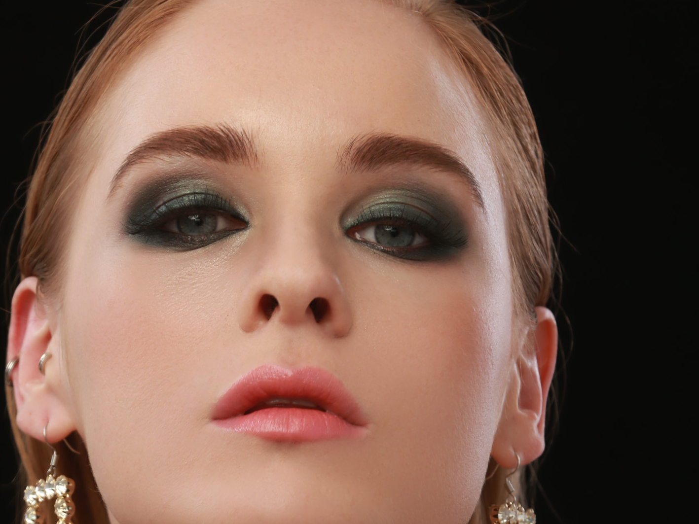 大头照的女孩_凤头李-站酷ZCOOL