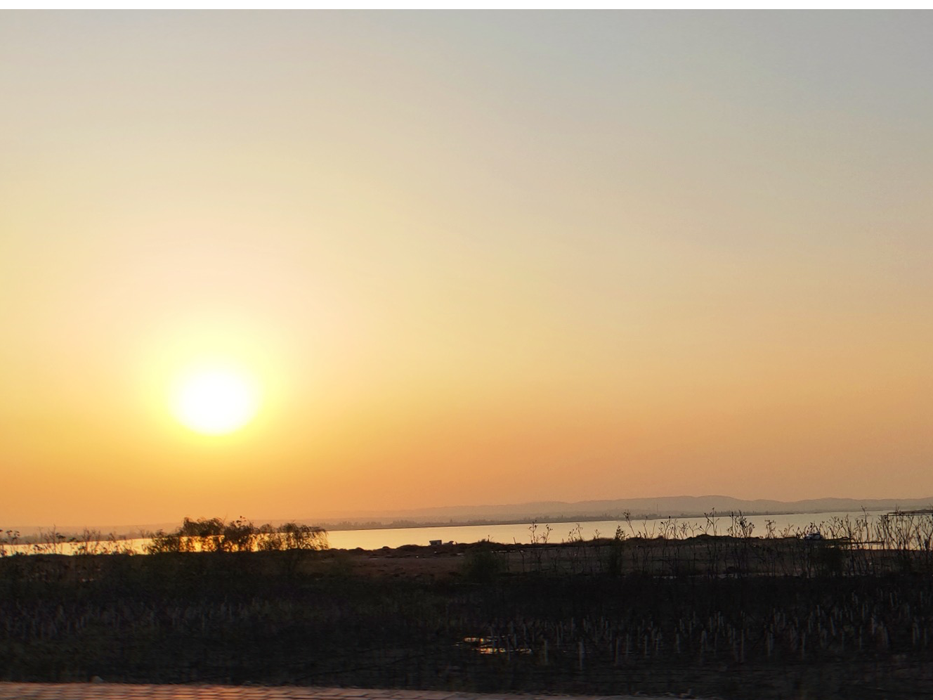 🌞田野上的日出/日落，光芒中的宁静_Carolin_瑶-站酷ZCOOL