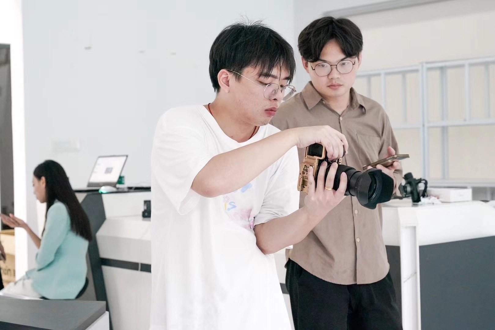 淘天下传媒公司团队摄影组工作花絮记录_淘天下传媒公司-站酷ZCOOL