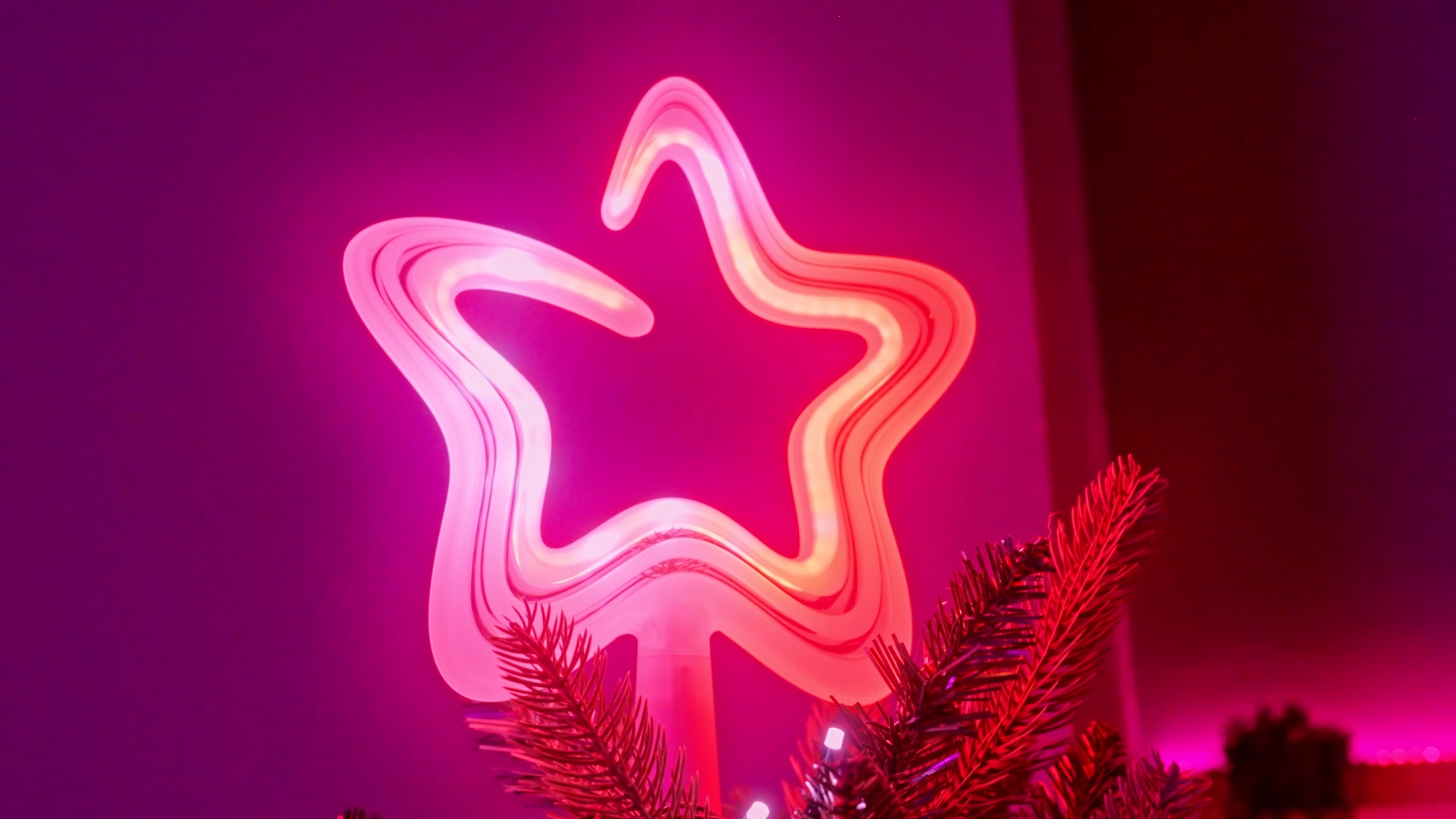 TWINKLY - TREE TOPPER 圣诞智能装饰灯_NOI_Creative-站酷ZCOOL