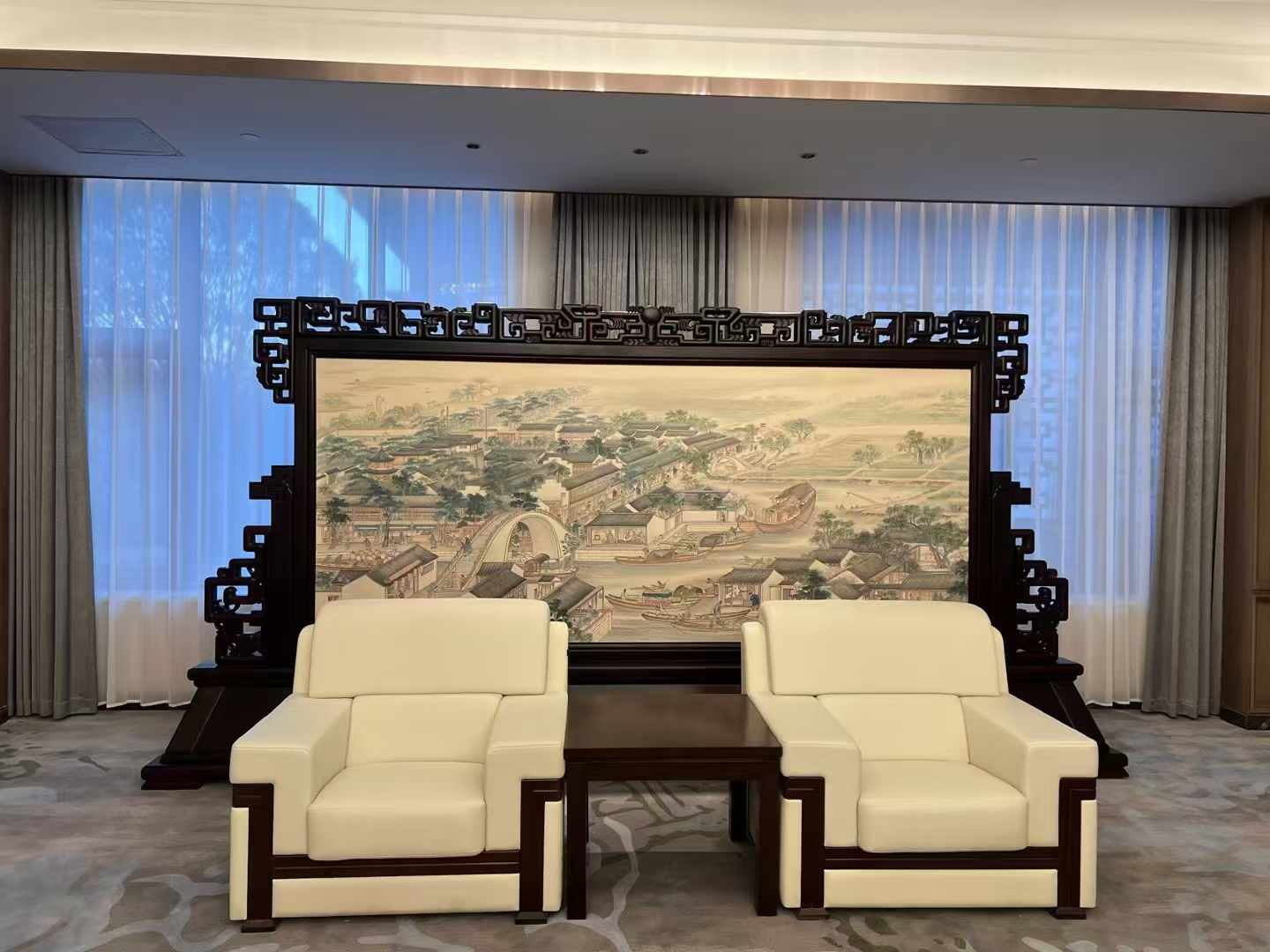 平行艺术｜项目现场实拍，定制大尺寸屏风落地_深圳挂画雕塑工厂-站酷ZCOOL