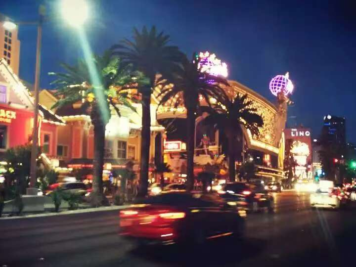 灯红酒绿的小镇_小狮纸cool-站酷ZCOOL