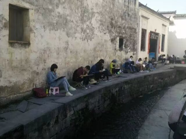 古镇写生记：溪边的艺术创作时光_ZhMao-站酷ZCOOL