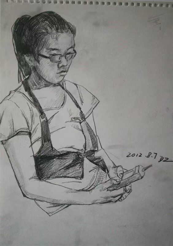 专注瞬间：女孩的素描画像与手中物件_ZhMao-站酷ZCOOL
