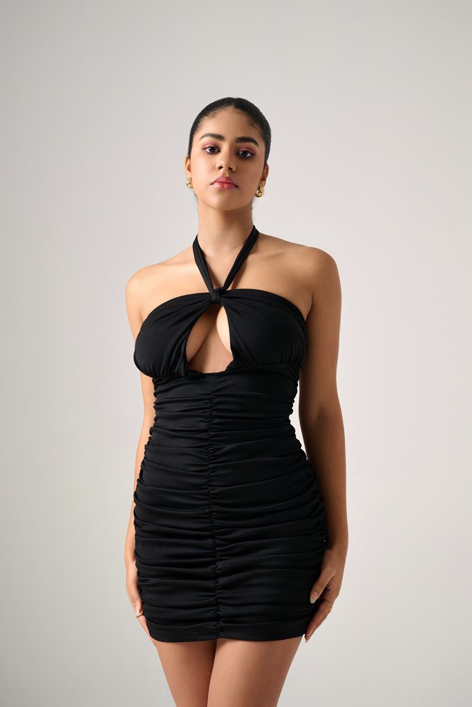 广州女外模shein拍摄连衣裙外贸模特巴西小麦色女模_优思模特经纪didi-站酷ZCOOL