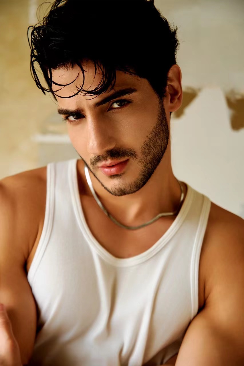 广州肌肉男外模胸肌腹肌男模白皮男模家居肤内裤商拍_优思外模经纪didi-站酷ZCOOL