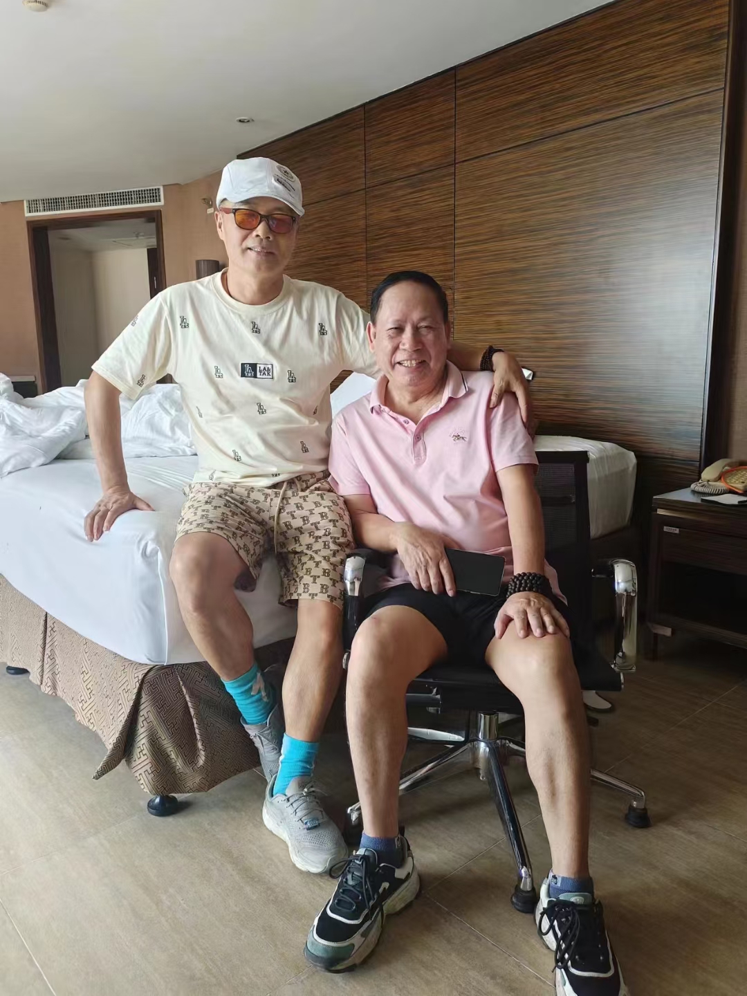 吴俊彬和李陈国在一起李陈国，男，汉族，字浪花_刘信义8822-站酷ZCOOL